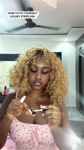 How to Fix Customized Luxury Strip Lashes