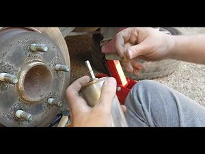 ¿Cómo reemplazar el filtro de combustible en el Mazda 3?