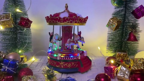 Christmas Carousel Figurines Decoration Christmas Village House Musical Carousel with 6 Moving Horses Go Round, 8 Pieces of Music Snow Globe, Music Box for Girl and Boy Kids (Carouel)
