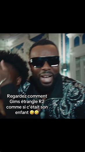 Regardez comment Gims étrangle R2 comme si c’était son enfant 🤣🤣 #musique #rapfr #gims #r2 #clip @R2⭕️ @Gims