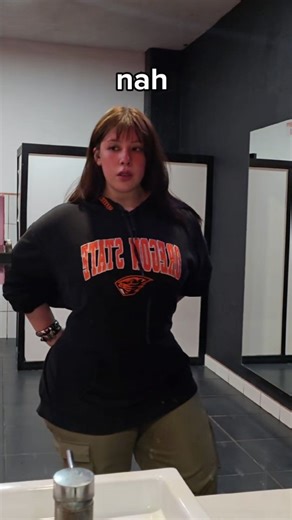 Cherry on Instagram: "solo camina más y ya bb el cardio no es de ahuevo #beforeafter #progress #strongwomen #weightloss #fitnessmotivation"