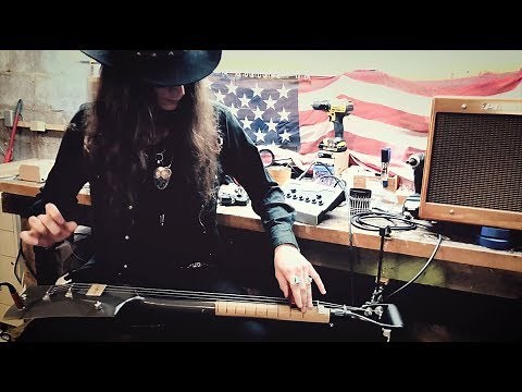 STAR SPANGLED BANNER on the 3- STRING SHOVEL GUITAR! | Justin Johnson