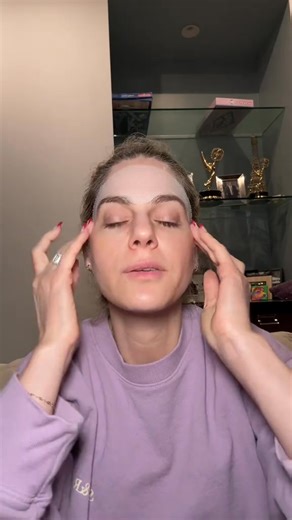 Hydrate and snatch your skin instantly 😍 Try our new & improved VIRAL collagen & retinol face lift mask ➡️ | Jennifer Kortes