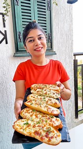 Cheese Burst Garlic Bread Recipe | चीज़ बर्स्ट गार्लिक ब्रेड रेसिपी | Garlic Bread | The Terrace Kitchen
