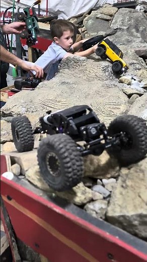 1/24 Mini Comp Crawler tackling the indoor course at RCMadness! #RCMadness #CrawlerLife #MiniRC