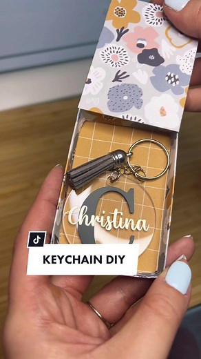 KEYCHAIN DIY ✨ #fyp #fy #cricutyourideas #asmrsounds #cricutmade #smallbusiness #diy #handmade #cricutprojects #plotterliebe