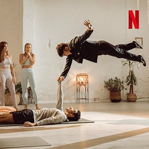 Retroceder 10 segundos para volver a ver el truco se va a convertir en tradición. El 26 de marzo llegan todos los episodios de #MagicForHumansSpain con El Mago Pop. | Netflix