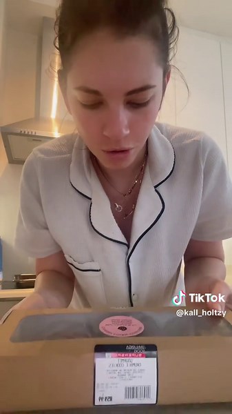 Crumble Cookie Review: A Taste Test Experience