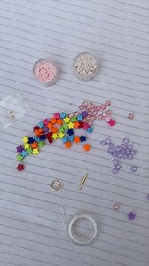 16K views · 23 reactions | Cet été, plongez dans la tendance des bijoux fantaisie des années 1990 avec un tutoriel facile pour fabriquer un collier régressif en perles étoiles et Heishi  Retrouvez le tutoriel étape par étape ici  https://buff.ly/3jNPzAd | Marie Claire Idées | Facebook
