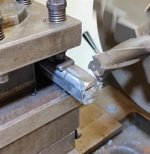 112K views · 1K reactions | I haven't seen such tips and inventions before #ideas #amazing #Amazing_inventions #lathe #lath #toolstour #lathmachine #becreative #WeldingCraft #MetalworkingMagic stareel #digital #LatheWelding #CreativeMetalwork #MetalFabrication #MetalworkingMagic | Tools and Ideas | Facebook