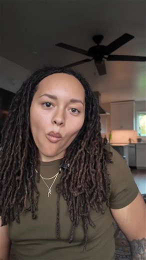 Day 9 🧪 Welcome to 30 Days of ASCP: Ratchet Study Tips🤪🤏🏽🤏🏽🤏🏽 Today we’re finally clearing up reactive lymphocytes vs monocytes: the cells everybody loves to mix up on diff counts. The secret is chromatin first: reactive lymphs usually have fine chromatin and may show a visible nucleolus(especially immunoblasts), but not all reactive lymphs will have one, so don’t rely on that alone. They often have light to pale blue cytoplasm that hugs surrounding RBCs. Monocytes do not have nucleoli, 