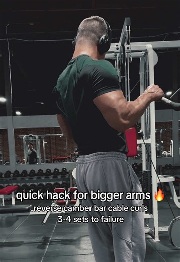 Maximize Muscle Growth with Reverse Camber Bar Curls