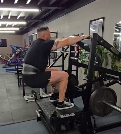 Why add a belt squat to your leg day? The belt squat lets you load your legs heavy without beating up your back. It takes the pressure off your spine and puts the work exactly where you want it—quads, glutes, and hamstrings. You can push harder, go deeper, and build more strength with less joint stress. Key benefits: • Train legs with no axial load on the spine • Hit quads and glutes without compromising form • Perfect for anyone with back tightness or limitations • Great for strength, hypertrop