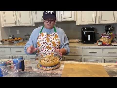 3 Ingredient peanut butter haystacks | no bake Christmas dessert | Chow mein noodles