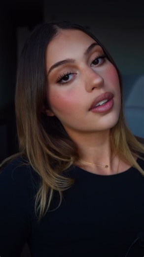 MALINA FAYE S. on Instagram: "Who should I do next? 👀 #makeupchallenge #celebritylookalike #grwm #madelyncline"