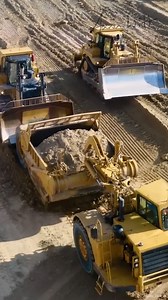 166K views · 3K reactions | Single Engine Machines #dozers #scrapers #caterpillar | Aaron Witt | Facebook