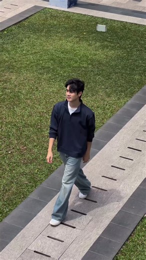 LARUSSO | Just meet in the halfway! Go all day without worrying if it's too laid-back or overdressed? Discover our Textured Half Zip Sweatshirt -... | Instagram