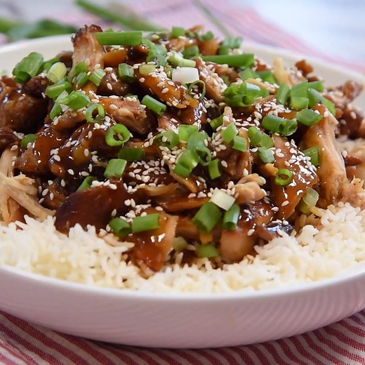 This Slow Cooker Honey Sesame Chicken will become a family favorite quickly! For full recipe go here: https://www.yourhomebasedmom.com/crock-pot-honey-sesame-chicken/ | yourhomebasedmom
