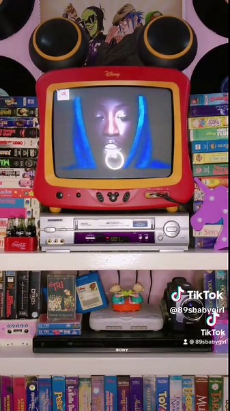 Retro Hip Hop Vibes: Missy Elliott's Lose Control