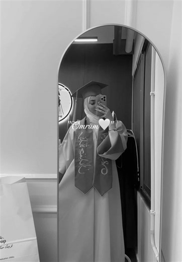 ‏اللي يستحق تحكيله عمري 🤭♥️هو روب التخرج من عنا 🙂‍↔️🎓