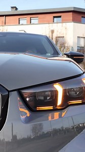 BMW M5: Ambient Indicator Lighting Extending Into the Interior