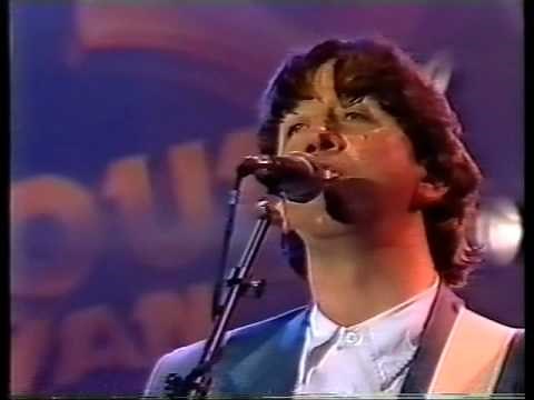 The Hollies - Bus Stop / The Air That I Breathe - Live !!!