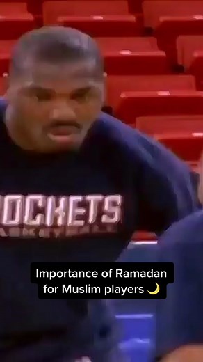 Guys like Kyrie Irving and Hakeem Olajuwon practicing Ramadan during the NBA season #kyrieirving #hakeemolajuwon #ramadan #muslim #islam #nba #hoopersoftiktok #basketball #viral #foryoupage #fyp