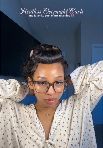 let’s take out my heatless overnight curls again 🥰 this is becoming my favorite part of my mornings now 🎀💕 products used: @Kitsch overnight rollers @amika hydrorush leave in @COSRX Official @COSRX US bonding oil