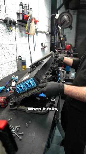 This is WHY your Battery Keeps Failing ⚡️ #rangerover #evoque #epicd #hybrid #garage