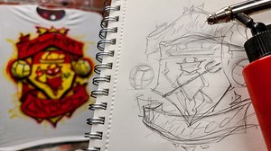 1.5M views · 37K reactions | You asked for it - Manchester United ⚽ football logo! #airbrush #football #futbol #graffiti #logo | Dale the Airbrush Guy | Facebook