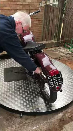 Motorcycle turntable
