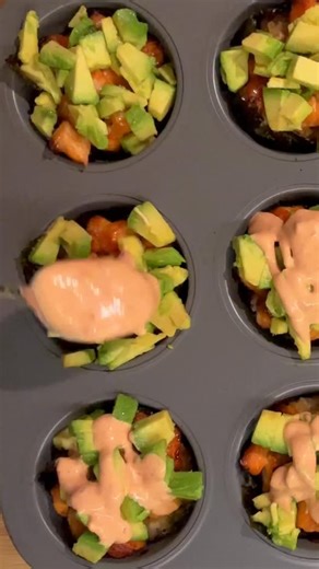 These Salmon Sushi Muffins are the shortcut version of sushi you didn’t know you needed. No rolling, no stress just layer, bake, top and enjoy. Perfect for dinner, meal prep or when you want something that looks fancy but is actually super easy. Would you try this twist on sushi? 👇 Save it for later and follow cooking_with_lidia for more simple and delicious ideas ♥️ #salmon #easymeals #viralfood #dinneridea #sushilovers | Cooking with Lidia