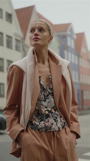 On Location | Copenhagen Shot on the storied streets of Copenhagen, our new trans-seasonal edit embraces the quiet ease of late summer. Lightweight layers, textured denim and soft knits come together in a collection made for warm days that turn into cooler evenings. Available instore & online. #womensfashion #transseasonal #copenhagenedit