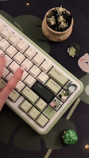 building a floral garden-themed custom mechanical keyboard ⋆⁺₊⋆★🌿 words cannot describe how close this build sits to my heart… a rose keyboard with olive switches, matcha keycaps, and floral artisans... need i say more? ♡ keyboard┊rose65 se [cool white matcha green] switches┊@bolsasupply bsun olive [tactile, factory lubed] keycaps┊@osumekeys matcha config┊fr4 plate, all foams artisans┊ig @ macherstudio ˖ ˖ #customkeyboards #customkeyboard #keeb #keebs #mechanicalkeyboard #mechanicalkeyboards #m