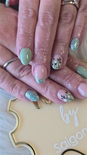 Saigonnails B10 Center on Reels