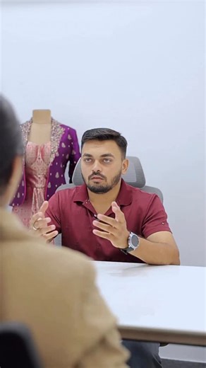 The Largest Fashion Education Movement ♥️ on Instagram: "😵‍💫 Portfolio ka naam sunte hi dimaag ghoom jata hai? Kya add kare? Kis type ka banaye? Client/job ke liye kaunsa portfolio sahi rahega? Hum step-by-step sikhayenge Process of Portfolio Design Workshop me 📂 Basic se leke Professional level tak 🗓 30 & 31 Jan 2026 ⏰ 09:00 AM onwards 💰 Fees: Sirf ₹199/- #rajaranicoaching #podfolio #design #trending"