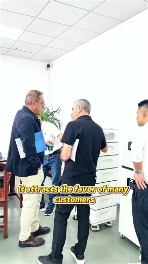 Compact and stackable energy storage system supporting large-capacity parallel operation