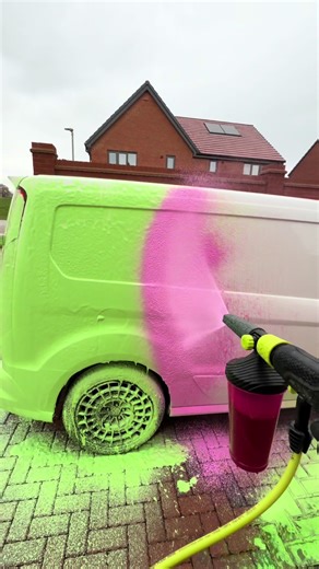 What’s your favorite colour? Satisfying ASMR Snowfoam 😍 #detailing#asmr#satisfying#cleaning#cars