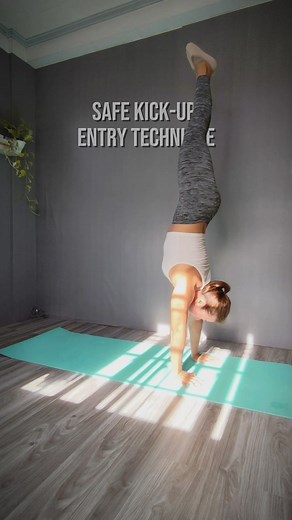 27K views · 427 reactions | This method really helped me — I’m not an expert, just sharing what worked.  Start from a kneeling position, engage your core, and kick with control to build balance and strength. 律‍♀️ #handstand #handstandpractice #beginnerhandstand #inversion #yoga #yogapractice #fitness | Letlet Yoga | Facebook