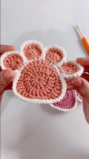 Paw crochet coaster #crochet #crochetpatterns #crochettutorial #diy #crochetcoaster #crochetpattern