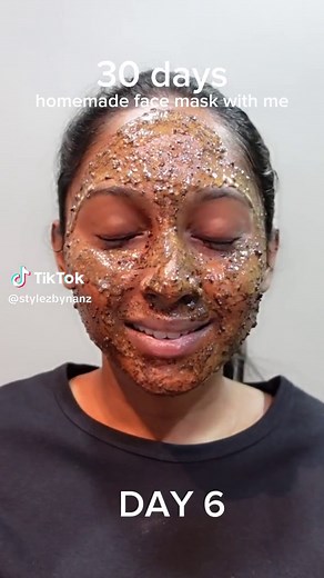 2-Ingredient Coffee and Honey Facemask for Glowing Skin