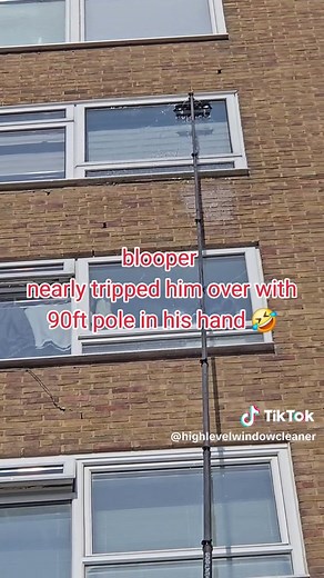 high level window cleaning blooper 🤣 #highlevelwindowcleaning #tictok #videoviral #windowcleaning #followformore👉🏽👉🏽