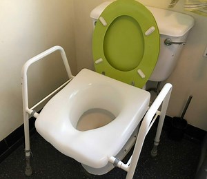 How Long Do You Have To Use A Raised Toilet Seat After A Hip Replacement? - RespectCareGivers