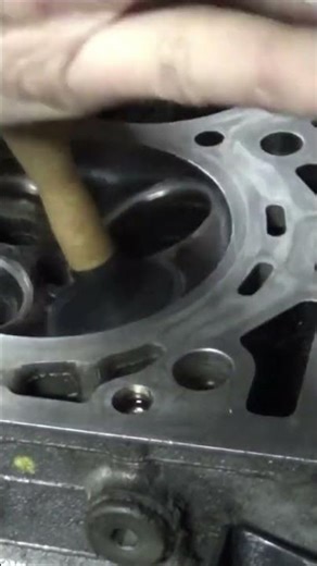 valve lapping 2.2l ecotec #valve lapping #mechanic #diy #ecotec #cylinderhead #valverepair