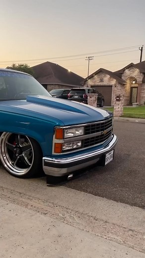 Who can say no to slammed static OBS 😮‍💨 Especially with that deep dish race setup, just menacing 🔥😈 #streettrucks @piri_dropshop | Street Trucks