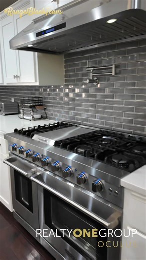 𝙅𝙐𝙎𝙏 𝙇𝙄𝙎𝙏𝙀𝘿 📍9611 Vicksburg Ave Lubbock, TX 79424 OFFERED AT: $440,000 (at time of initial post) This one checks boxes you didn’t even know you had. 𝗜𝘀 𝘁𝗵𝗲 𝗸𝗶𝘁𝗰𝗵𝗲𝗻 𝗼𝗿 𝘁𝗵𝗲 𝗽𝗮𝗿𝗸𝗶𝗻𝗴 𝘁𝗵𝗲 𝗯𝗶𝗴𝗴𝗲𝗿 𝘄𝗶𝗻 𝗳𝗼𝗿 𝘆𝗼𝘂? #RangelBlackTeam #JustListed #lubbocktexas #lubbocklocal #lubbocktx