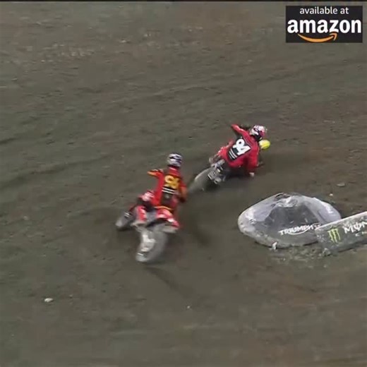 The kickstarter may have failed Kenny in this instance. 🤕 The collision between Hunter Lawrence and Ken Roczen was unexpected and shakes up the points standings. 📊 🎥 @supercrosslive | Vital MX