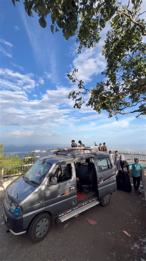 Gowtham Gowtham on Instagram: "🌿☕ “Ooty chill + Tea thrill = Perfect vibes #reels #trending #ooty #coffee #bikeride #ootybikeride #chillout #mettupalayam #gowthamvlogs07 #coimbatore #cbe #tea #tealovers #explorepage✨ #explorer #travelling #travel #traveller"