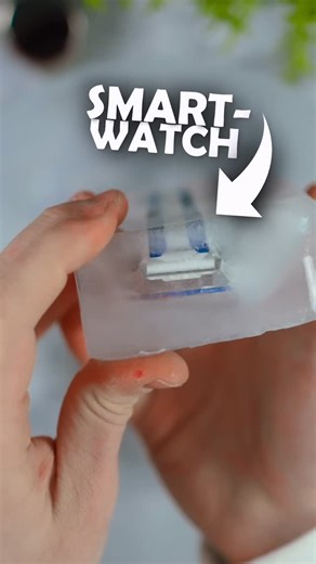 DasIstJay 📲 on Instagram: "Huawei verspricht für ihre Smartwatch: Die Watch Ultimate 2 hält nahezu alles an Belastung aus - Temperatur, Flüssigkeit, Härte und noch mehr. Und genau diese Challenge teste ich aus - wie viel hält die Technik aus? Eine smarte Uhr im Eis, im Mixer und sogar unter einem Autoreifen, diese Huawei Watch muss sich jetzt beweisen 👀 #dasistjay #huawei #huaweiwatchultimate2 #handy #smartphone"