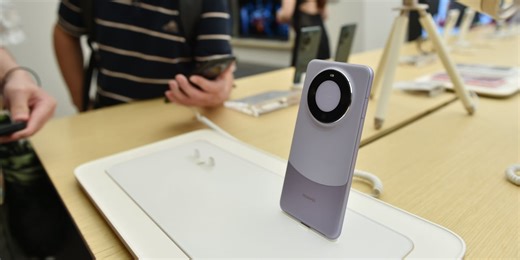 Apple Faces New Challenge in China as Huawei Releases High-Speed Phone